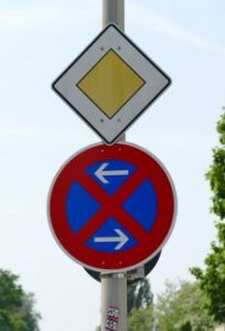 Vorsicht Halteverbot! Die Regelungen in Europa.